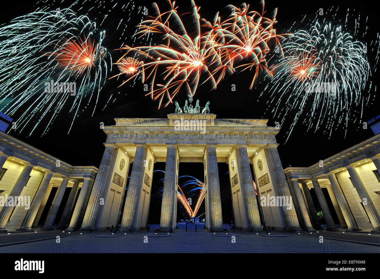 Celebrate at the gate hi-res stock photography and images - Alamy