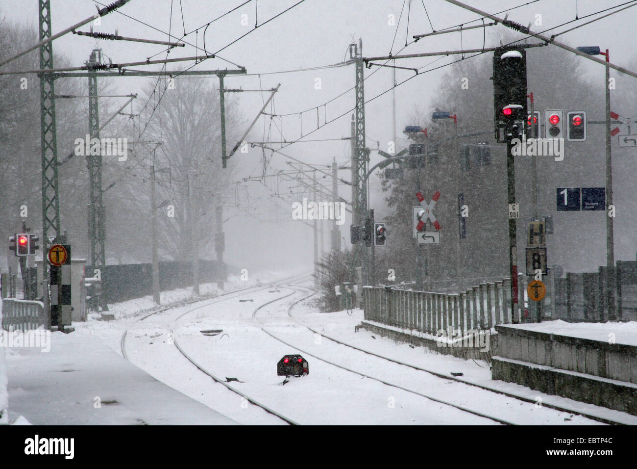 Railtracks hi-res stock photography and images - Alamy