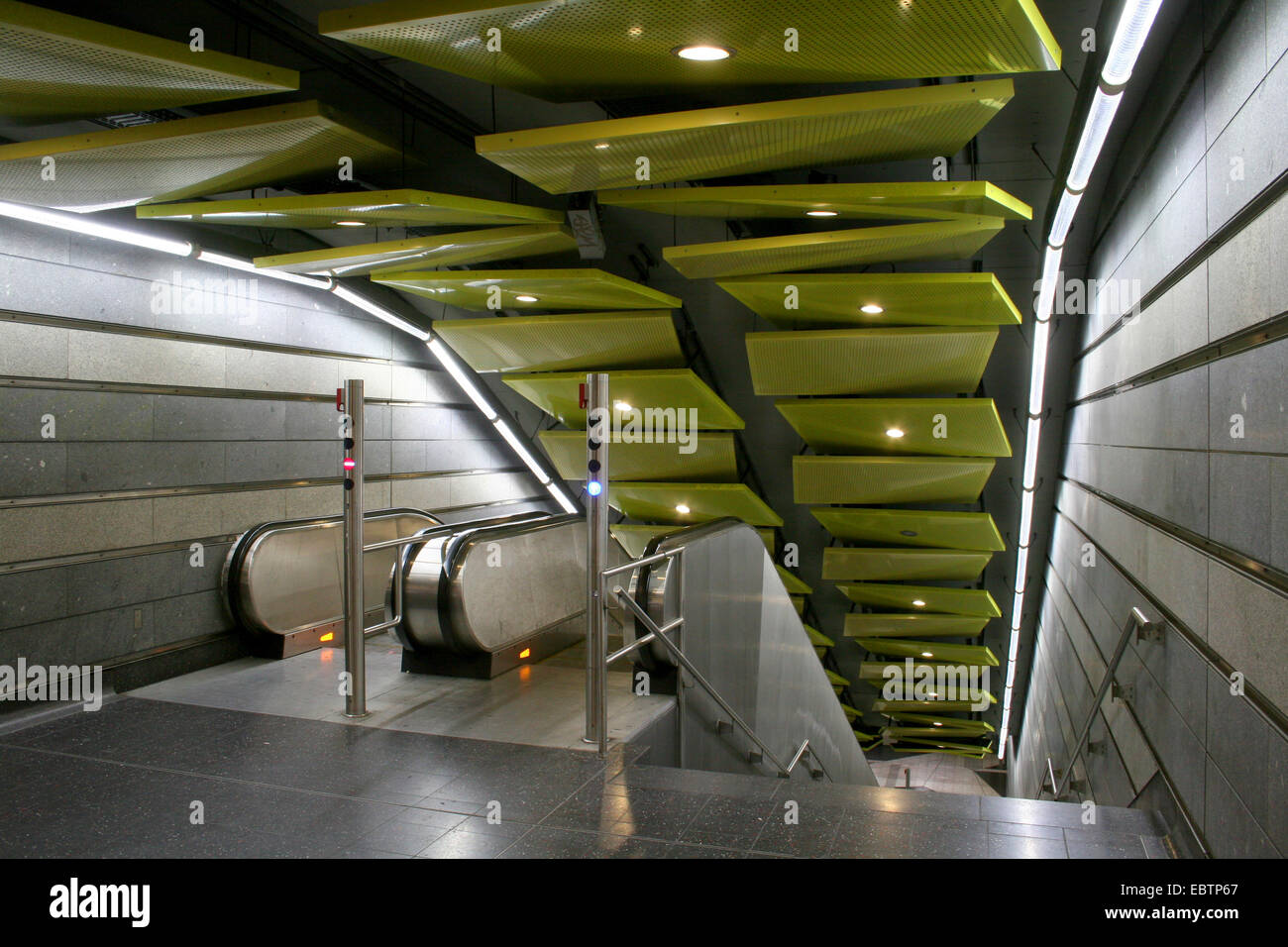 Underground scenes hi-res stock photography and images - Alamy