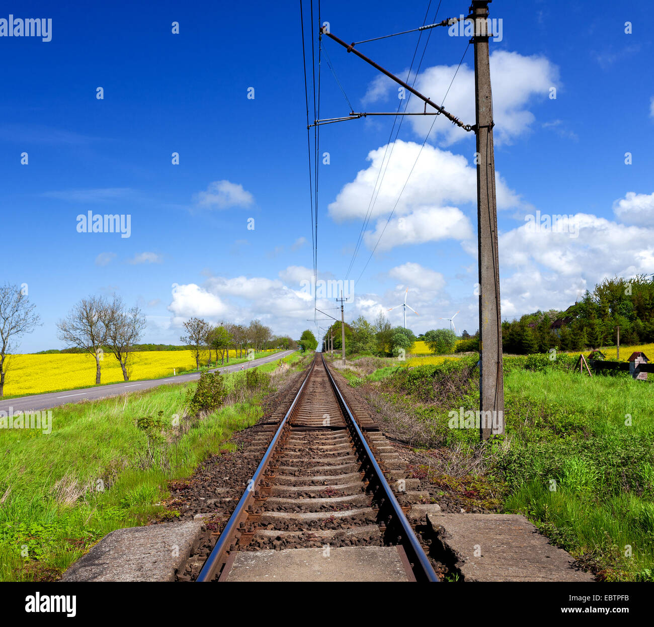 Railway sleeper lines hi-res stock photography and images - Alamy