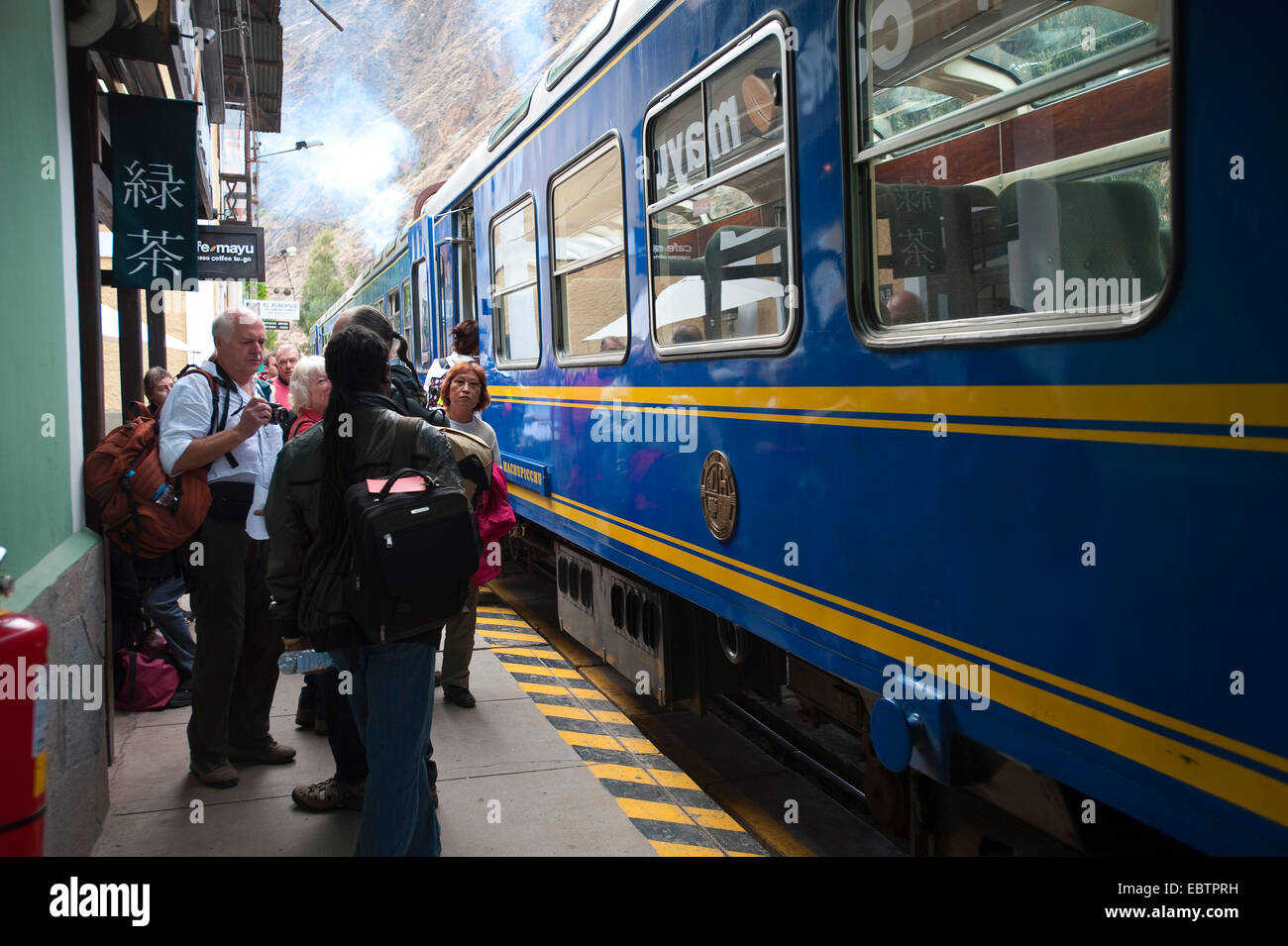 Train to Machu Picchu, Peru, Ollantaytambo Stock Photo - Alamy