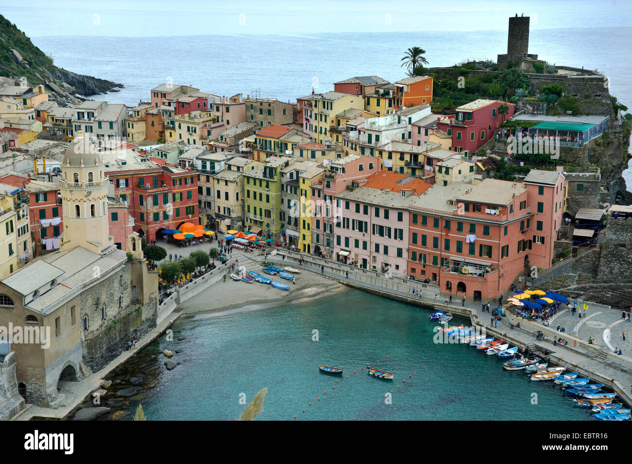 Quinque terre hi-res stock photography and images - Alamy