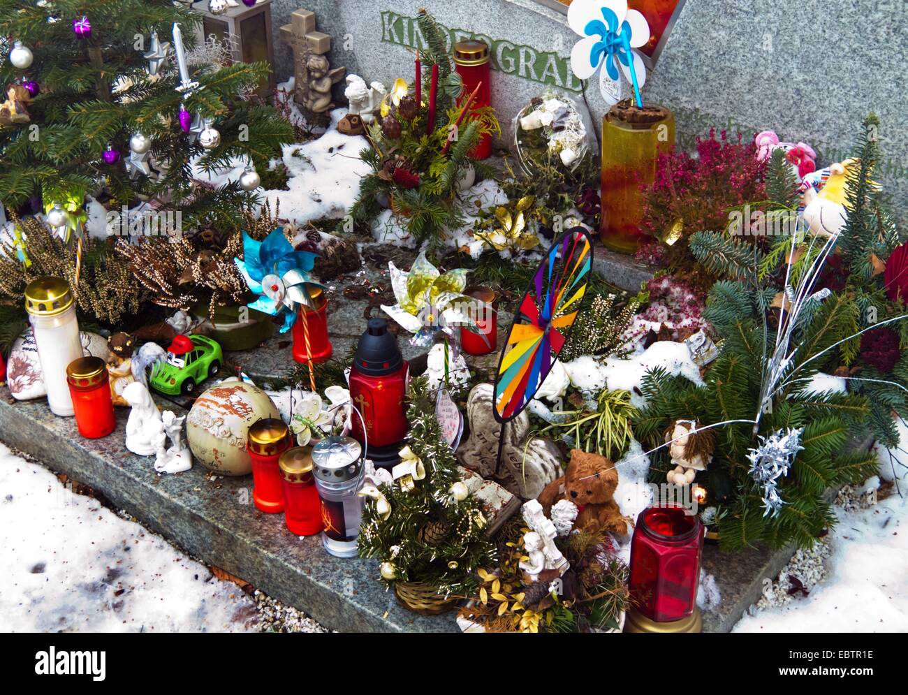 Children cemetery gravesite hi-res stock photography and images - Alamy