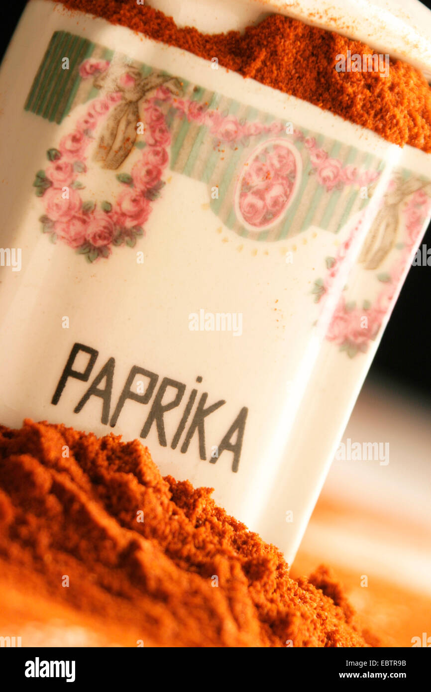 Porcelain boxes hi-res stock photography and images - Alamy