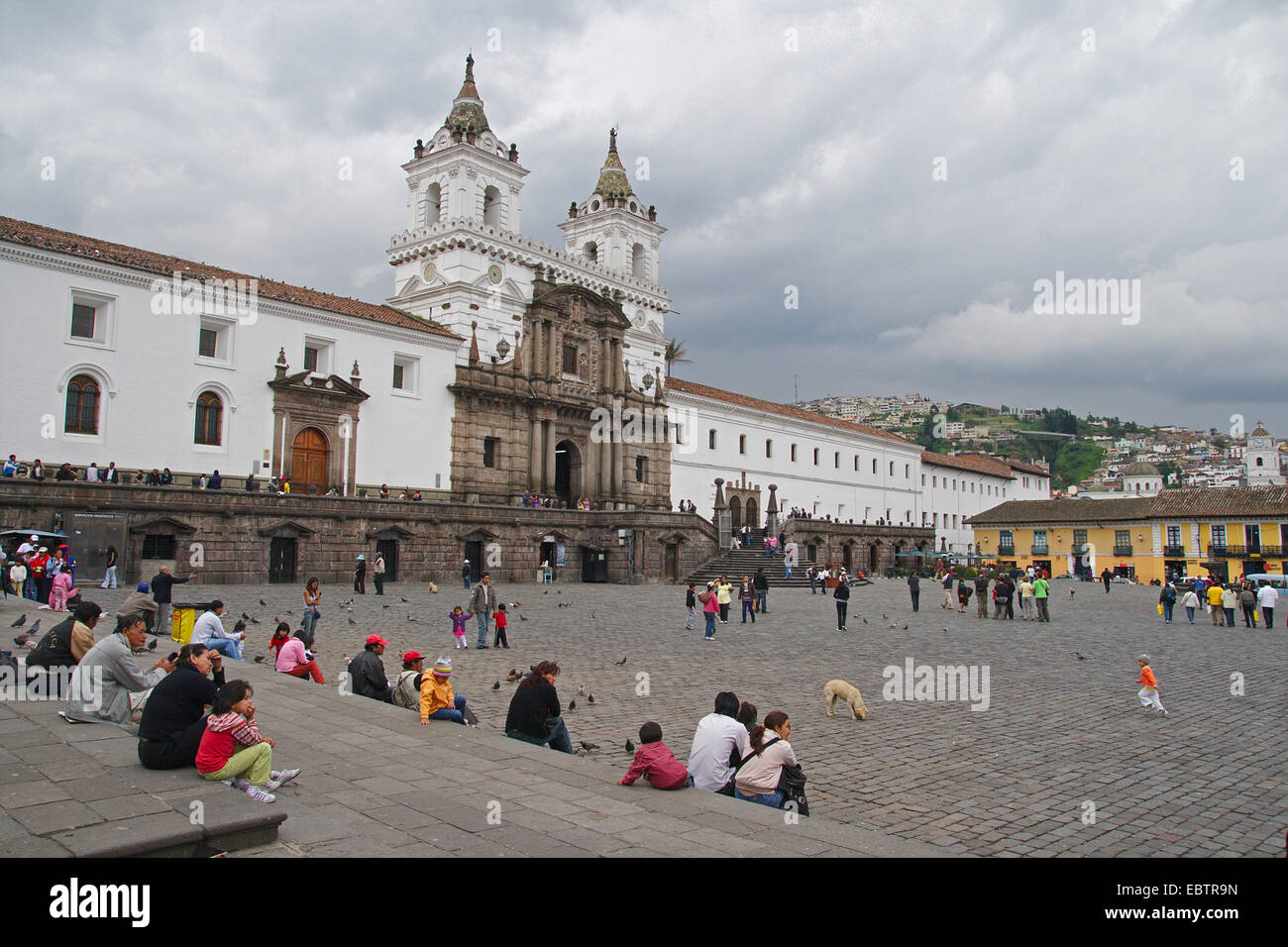 Crowd on square hi-res stock photography and images - Alamy