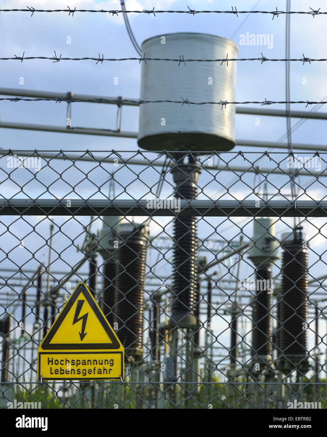 A electricity warning sign hi-res stock photography and images - Alamy