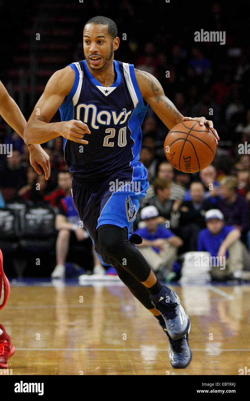 November 29, 2014: Dallas Mavericks guard Devin Harris (20) in action ...