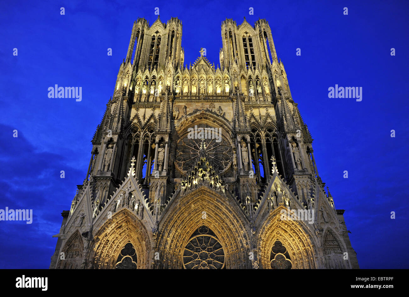 Reims cathedral hi-res stock photography and images - Alamy