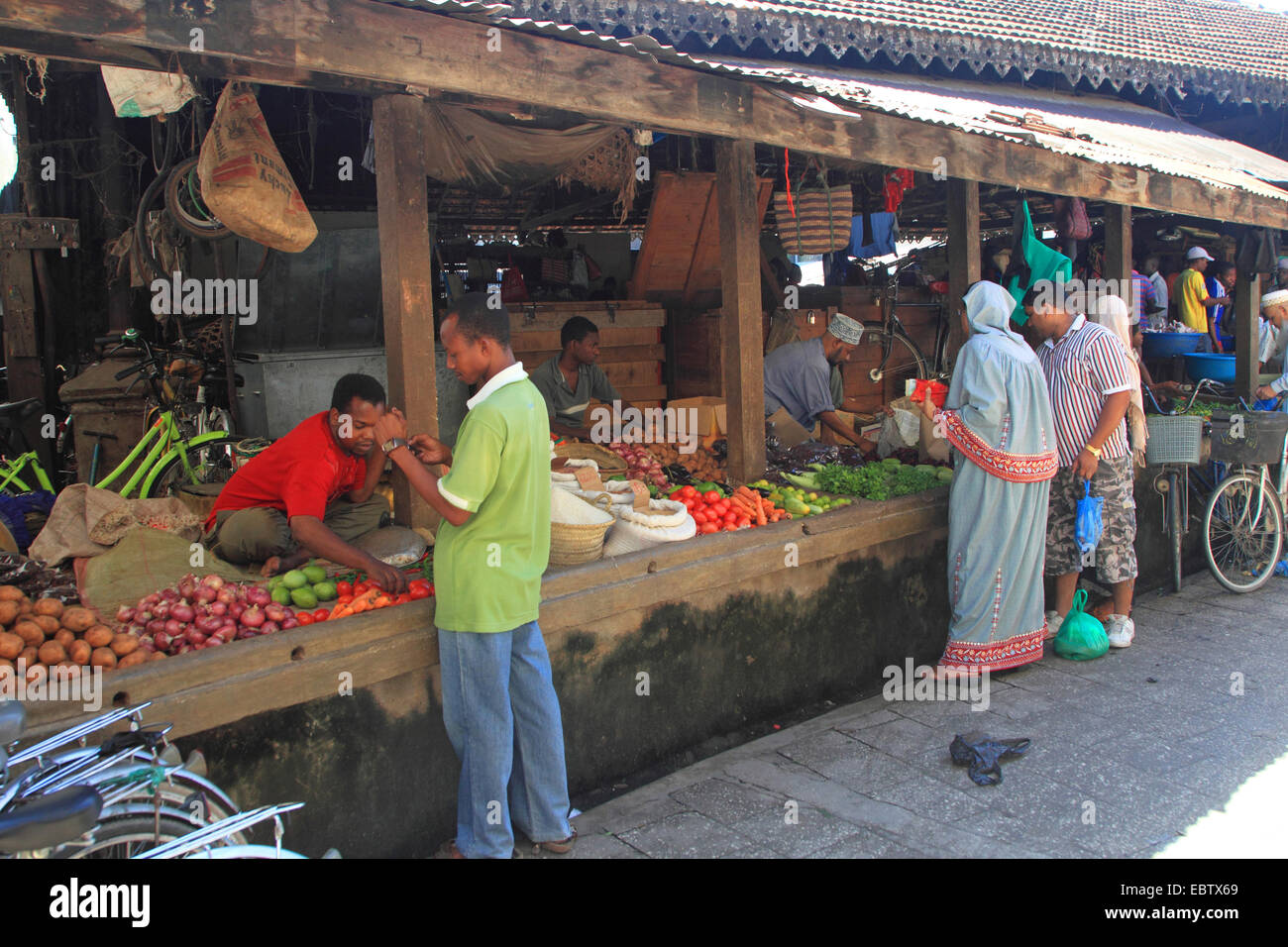 Market scenery hi-res stock photography and images - Alamy