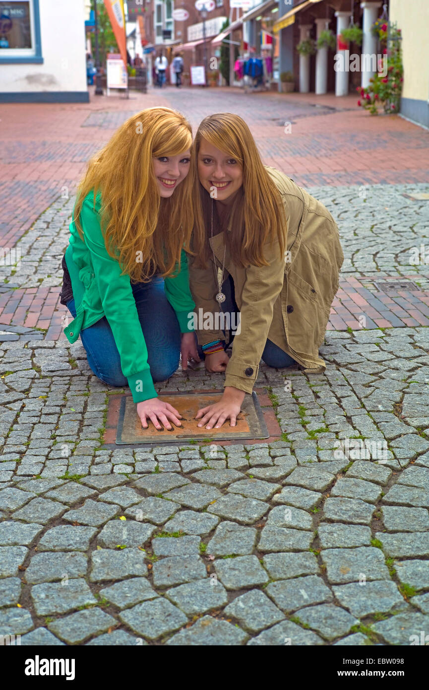Hands fame hi-res stock photography and images - Alamy