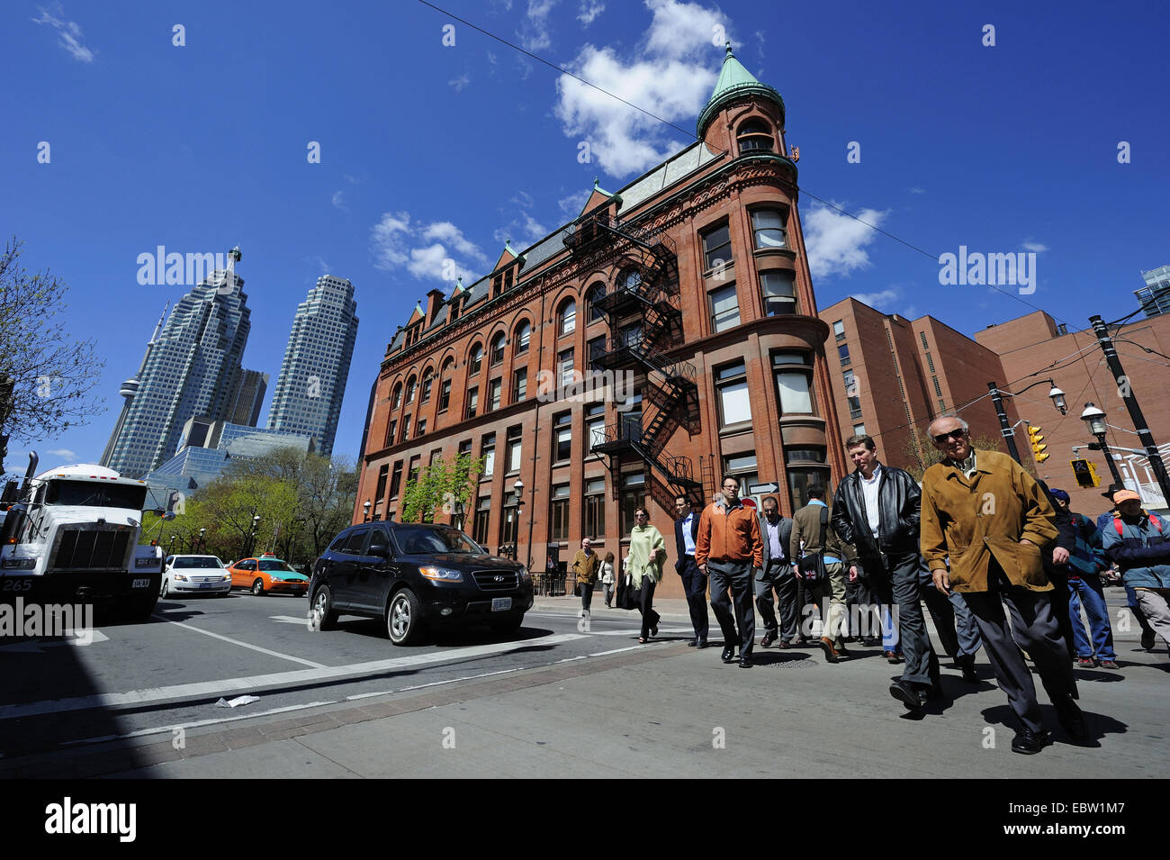 Toronto pedestrian crossing hi-res stock photography and images - Alamy