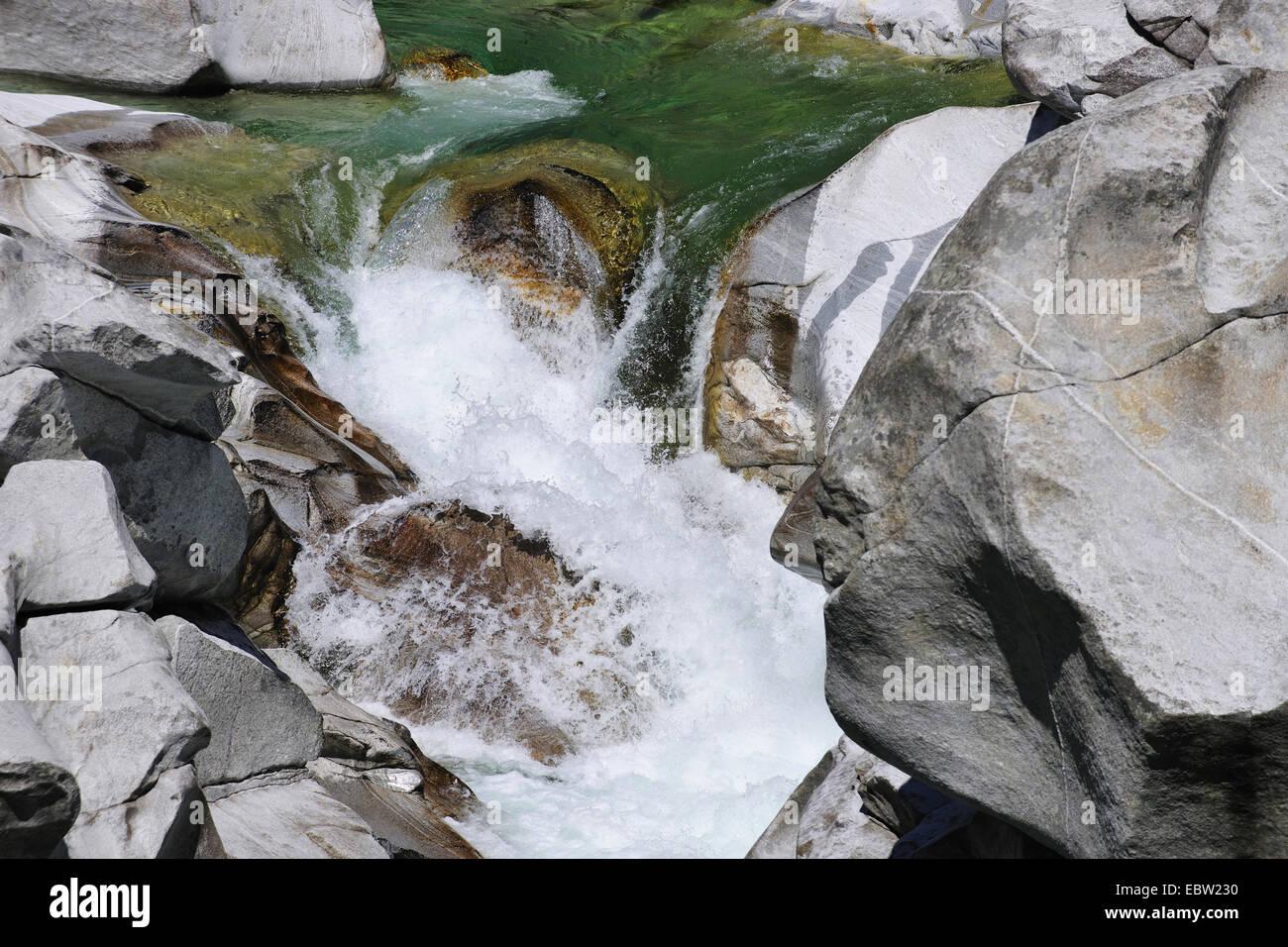 Verzasca Wasserfall, Switzerland, Ticino, Verzascatal Stock Photo - Alamy