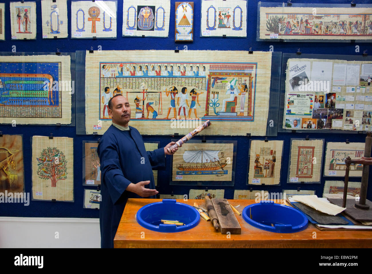 Papyrus manufacture hi-res stock photography and images - Alamy