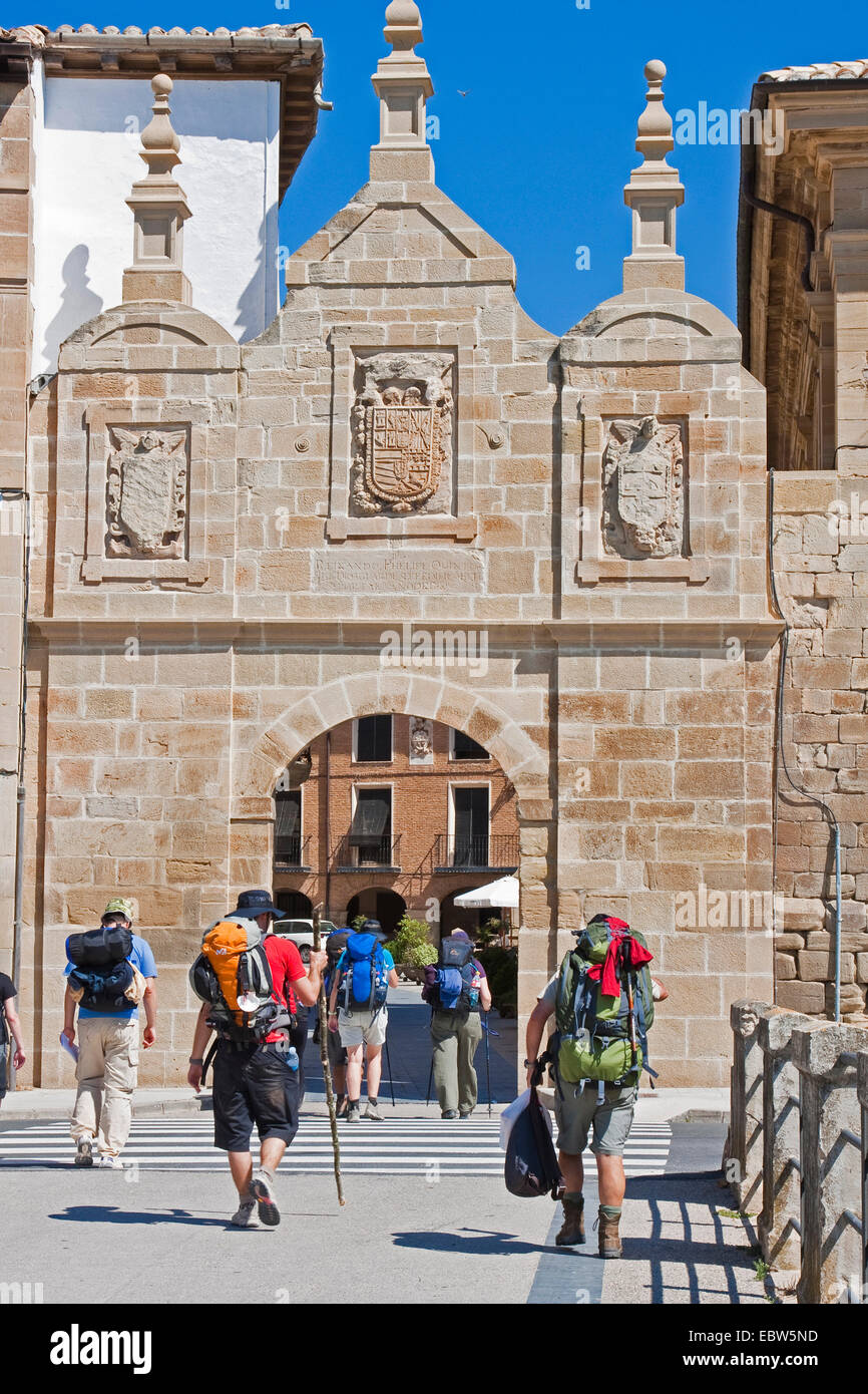 pilgrims in front of town gate, Spain, Basque country, Navarra, Los ...