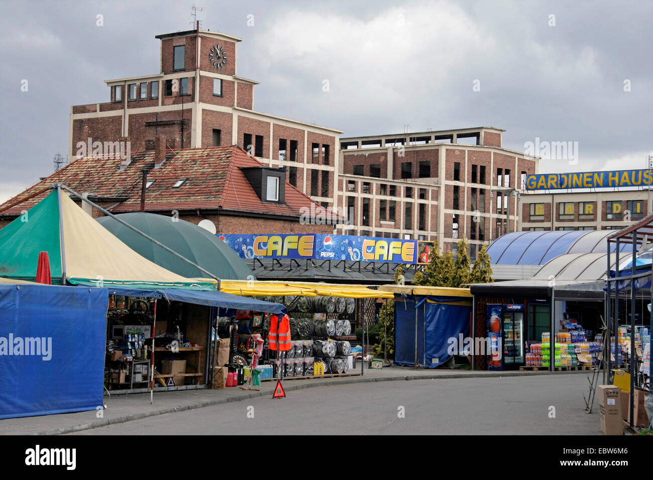 Market booths hi-res stock photography and images - Alamy