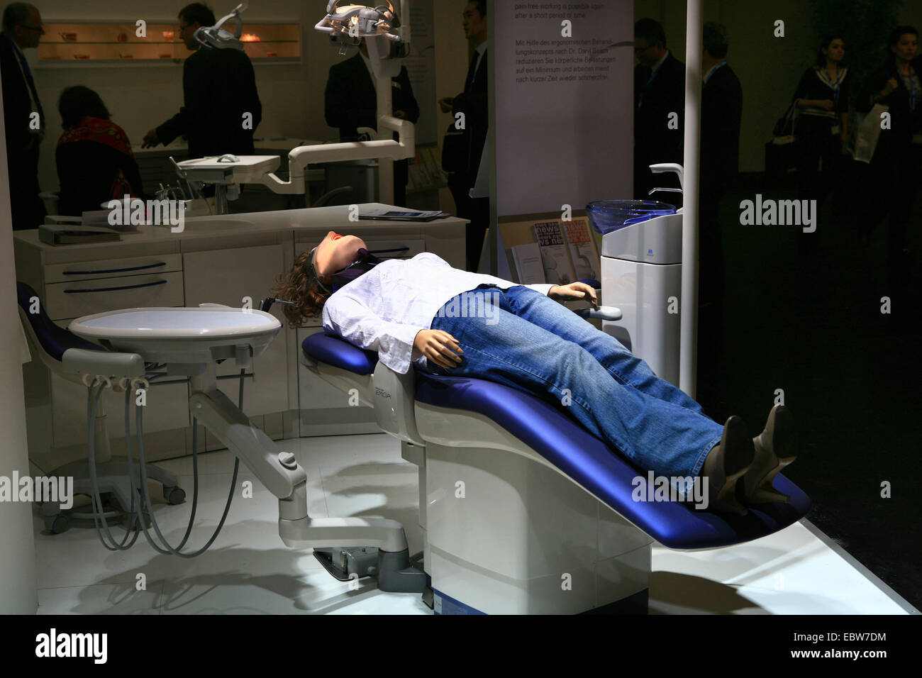 Dummy surgery patient hi-res stock photography and images - Alamy