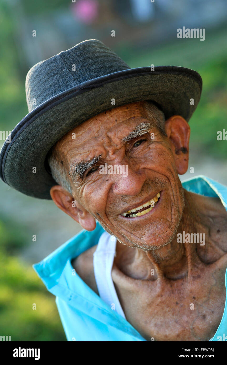 Portrait of guatemalan man hi-res stock photography and images - Alamy