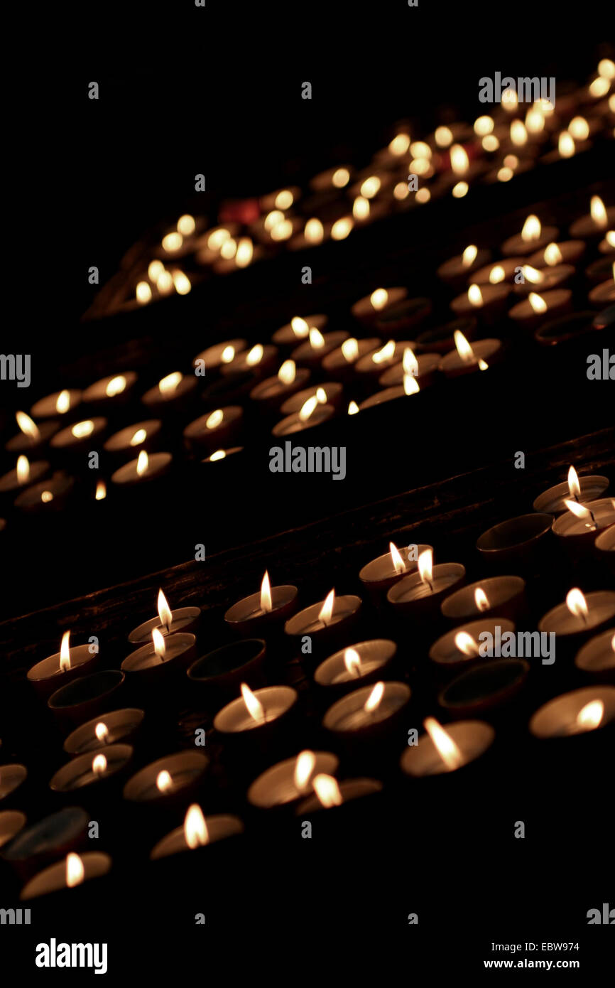 Lots of tea lights hi-res stock photography and images - Alamy