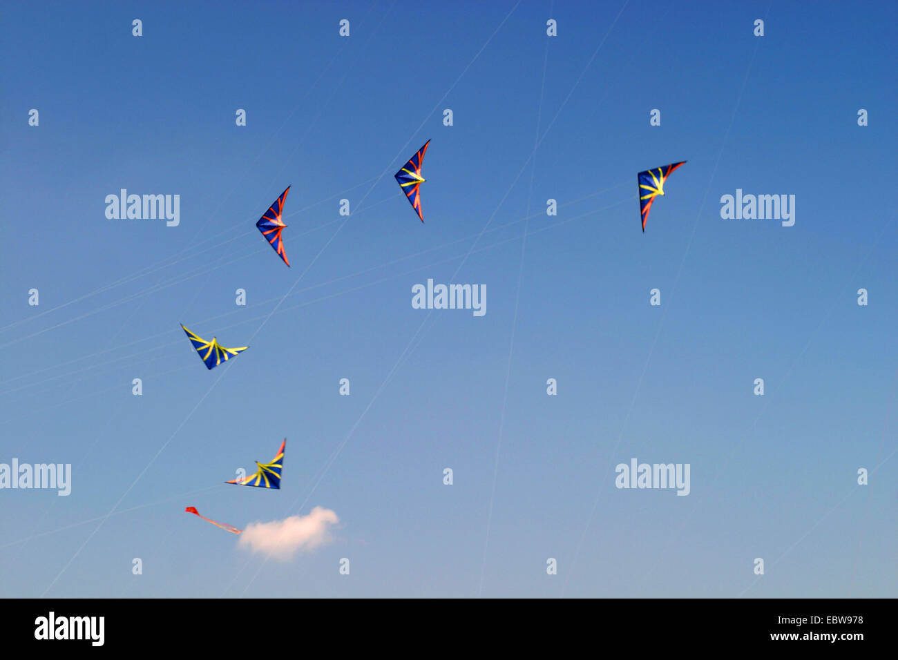 5 kites sky hi-res stock photography and images - Alamy