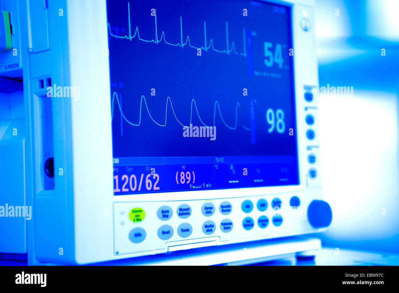 Heart monitor hi-res stock photography and images - Alamy