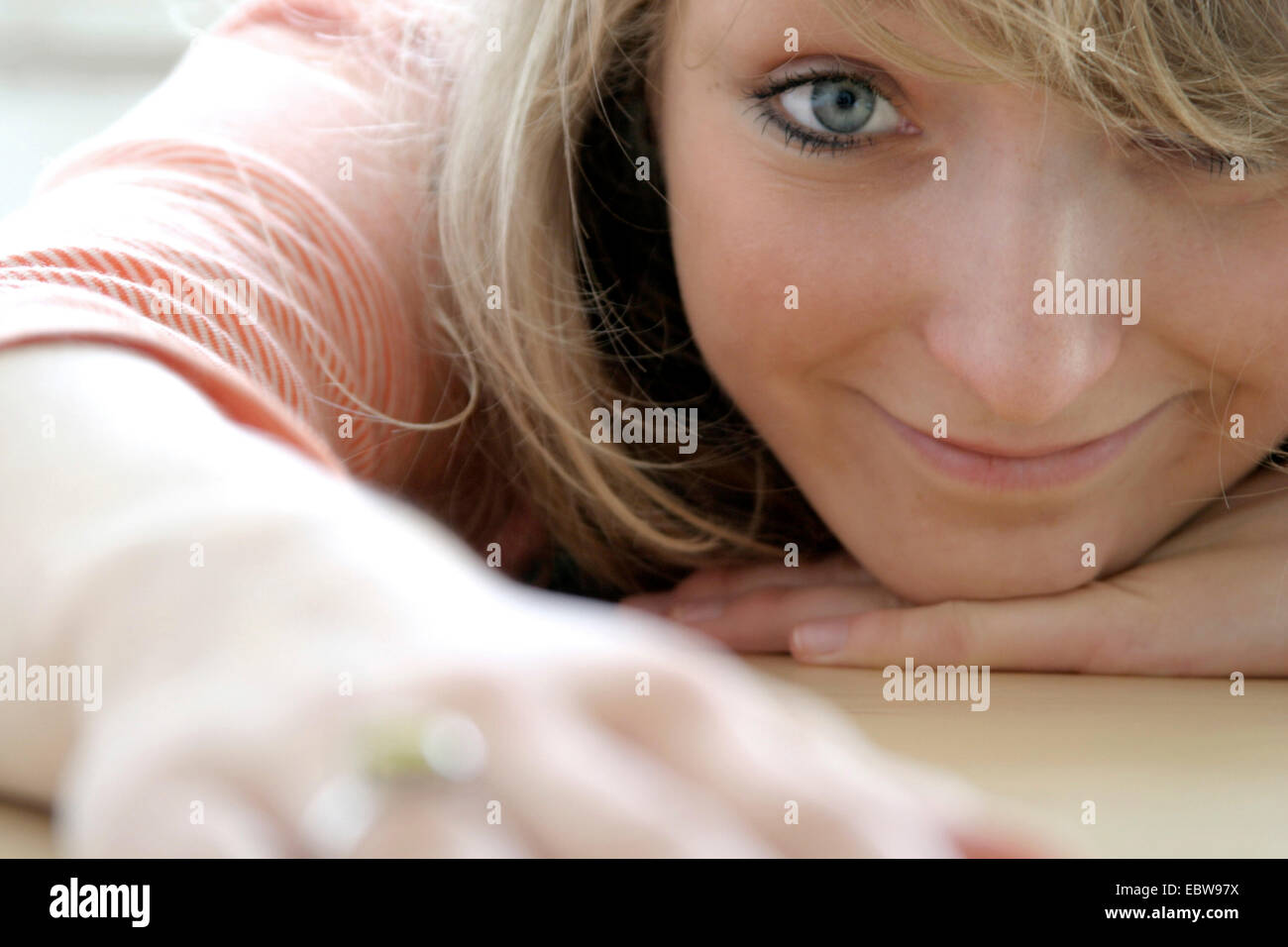 young woman smiling with the chin leaned on the back of a hand Stock ...