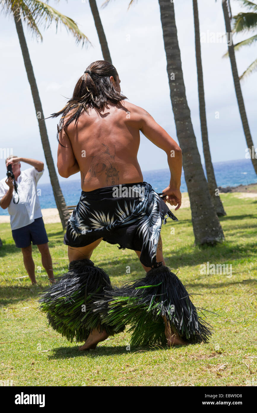 Native rapa nui man easter hi-res stock photography and images - Alamy