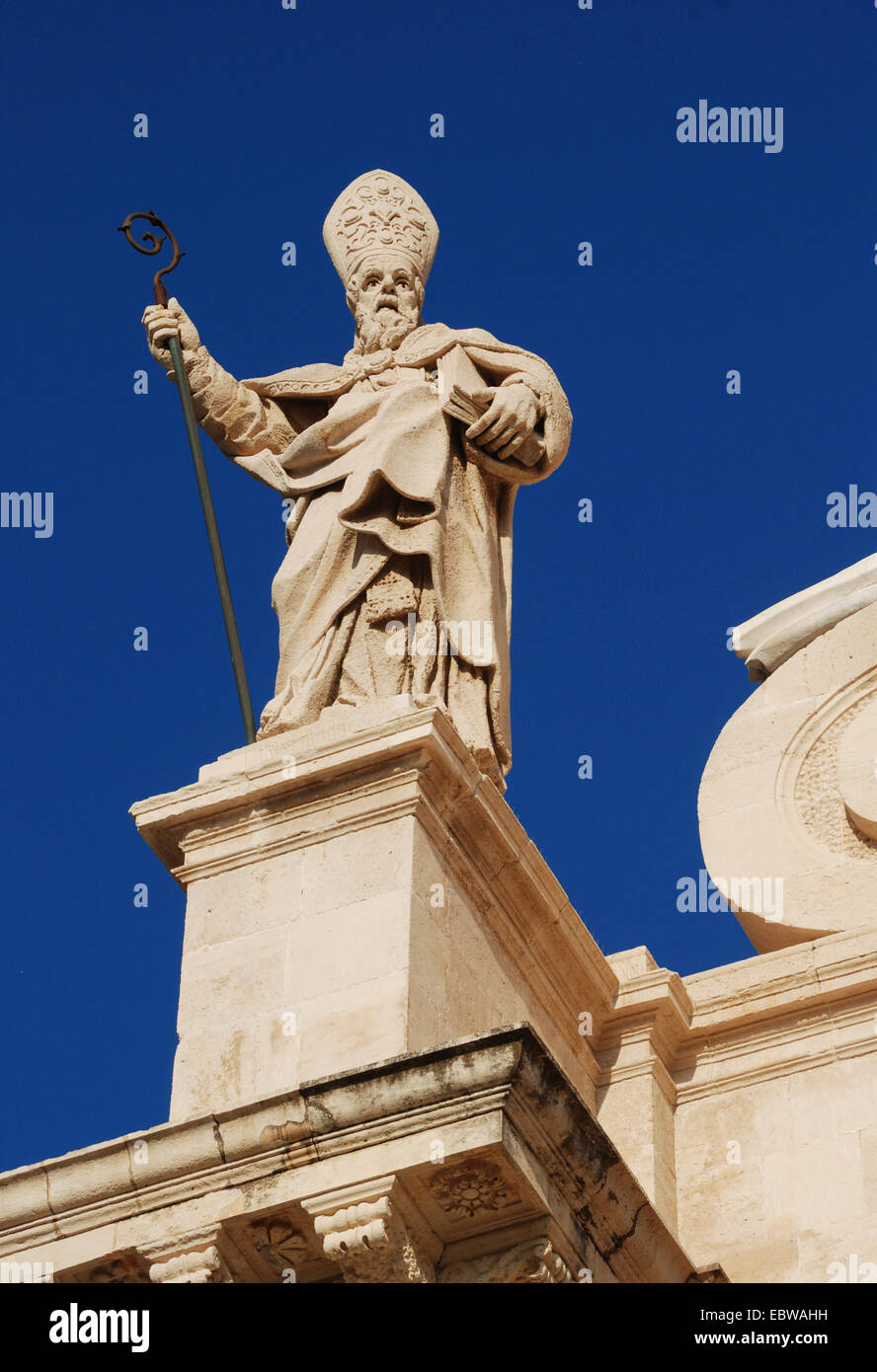 Statue on cathedral syracuse hi-res stock photography and images - Alamy