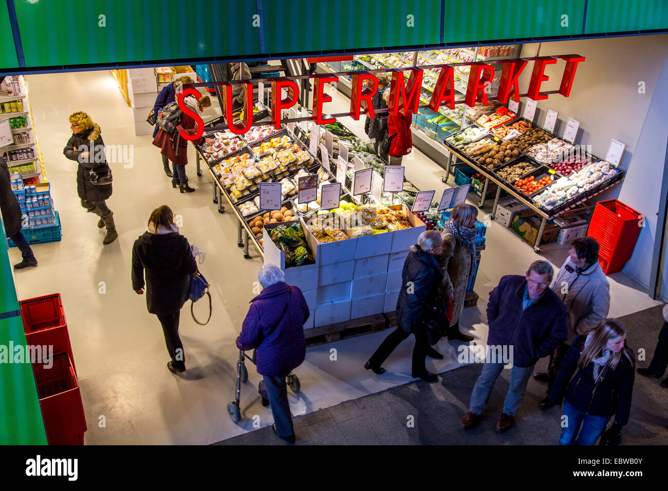 Dining hall entrance hi-res stock photography and images - Alamy