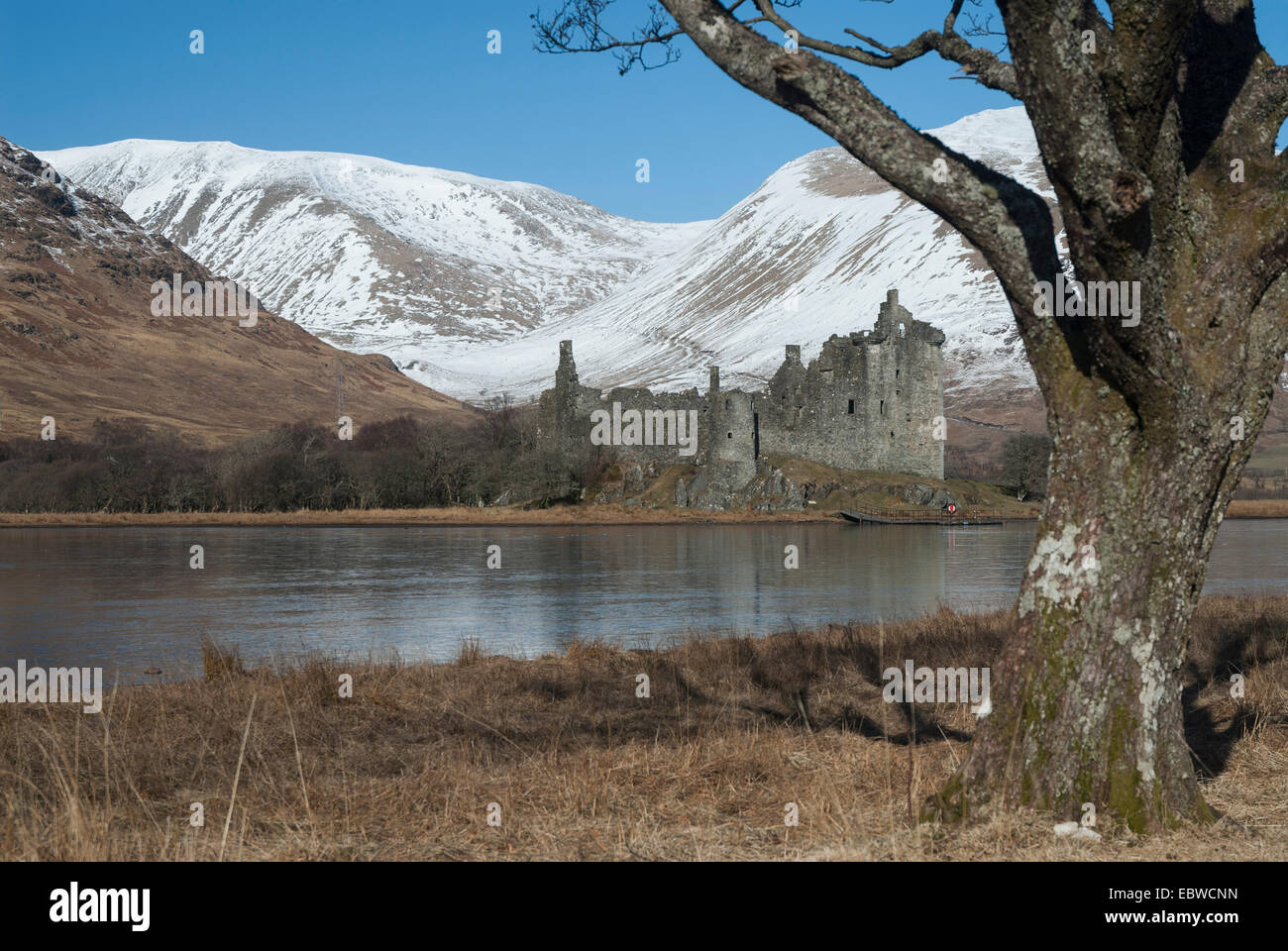 Scottish castles winter snow hi-res stock photography and images - Alamy
