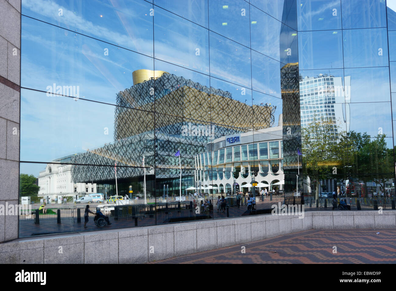 Reflection of Birmingham Library. England Stock Photo - Alamy