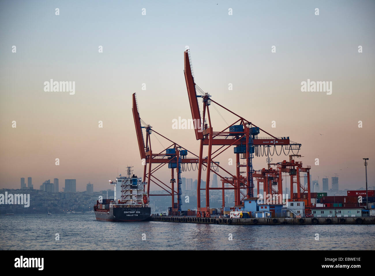 Shipping containers awaiting loading hi-res stock photography and ...