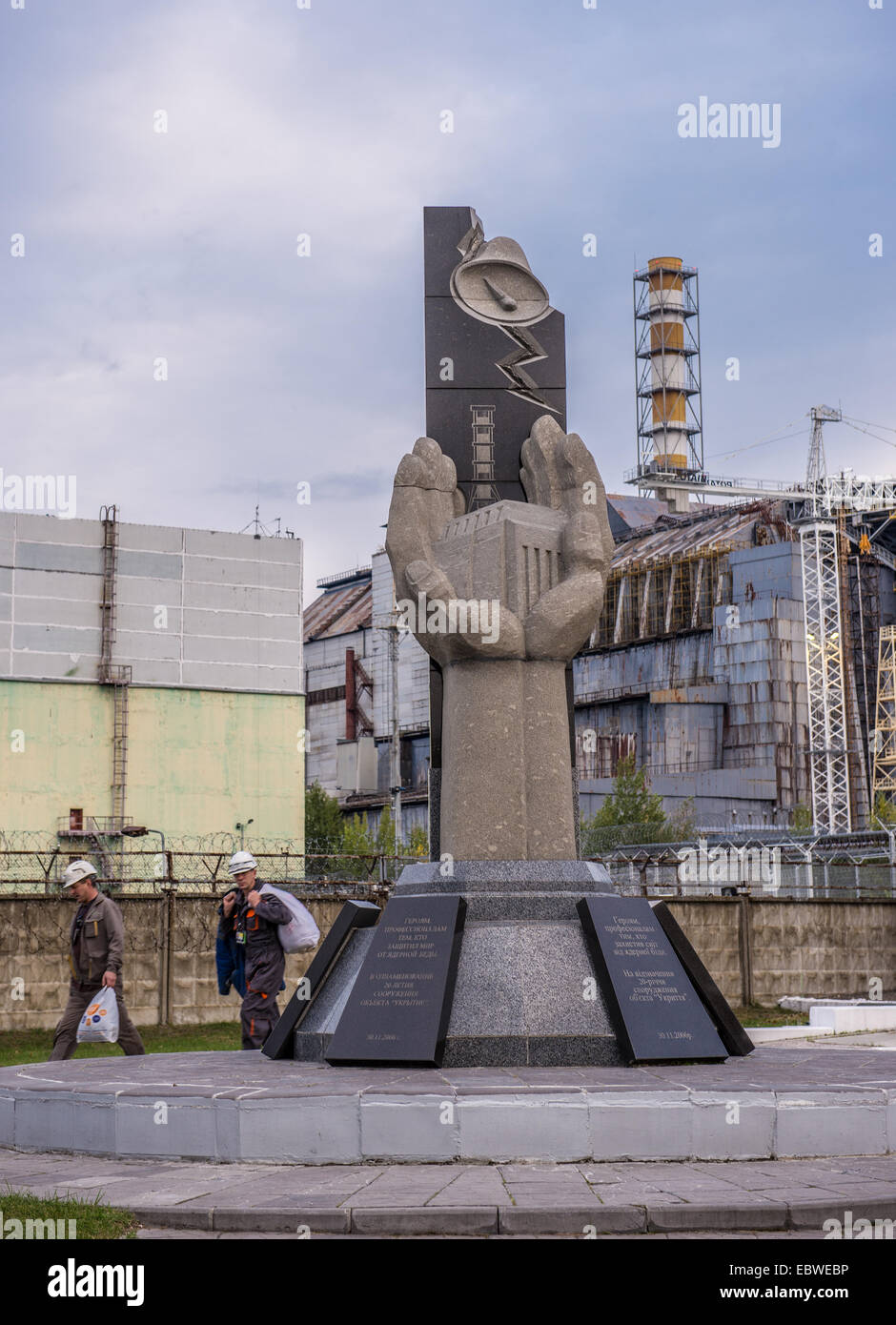 Statue building construction workers hi-res stock photography and ...