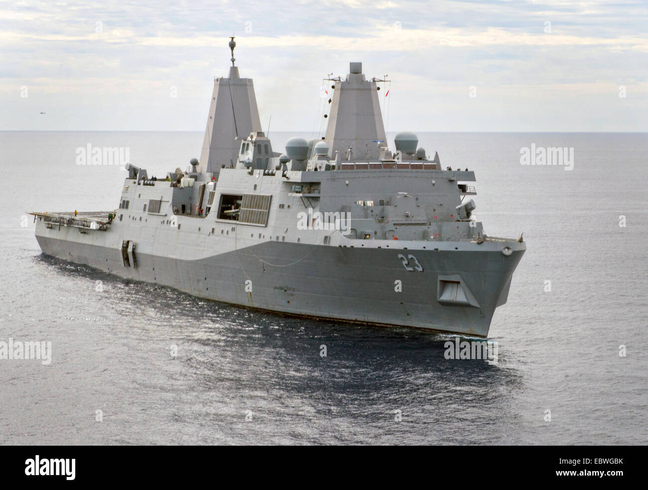 US Navy amphibious transport dock ship USS Anchorage moves into ...