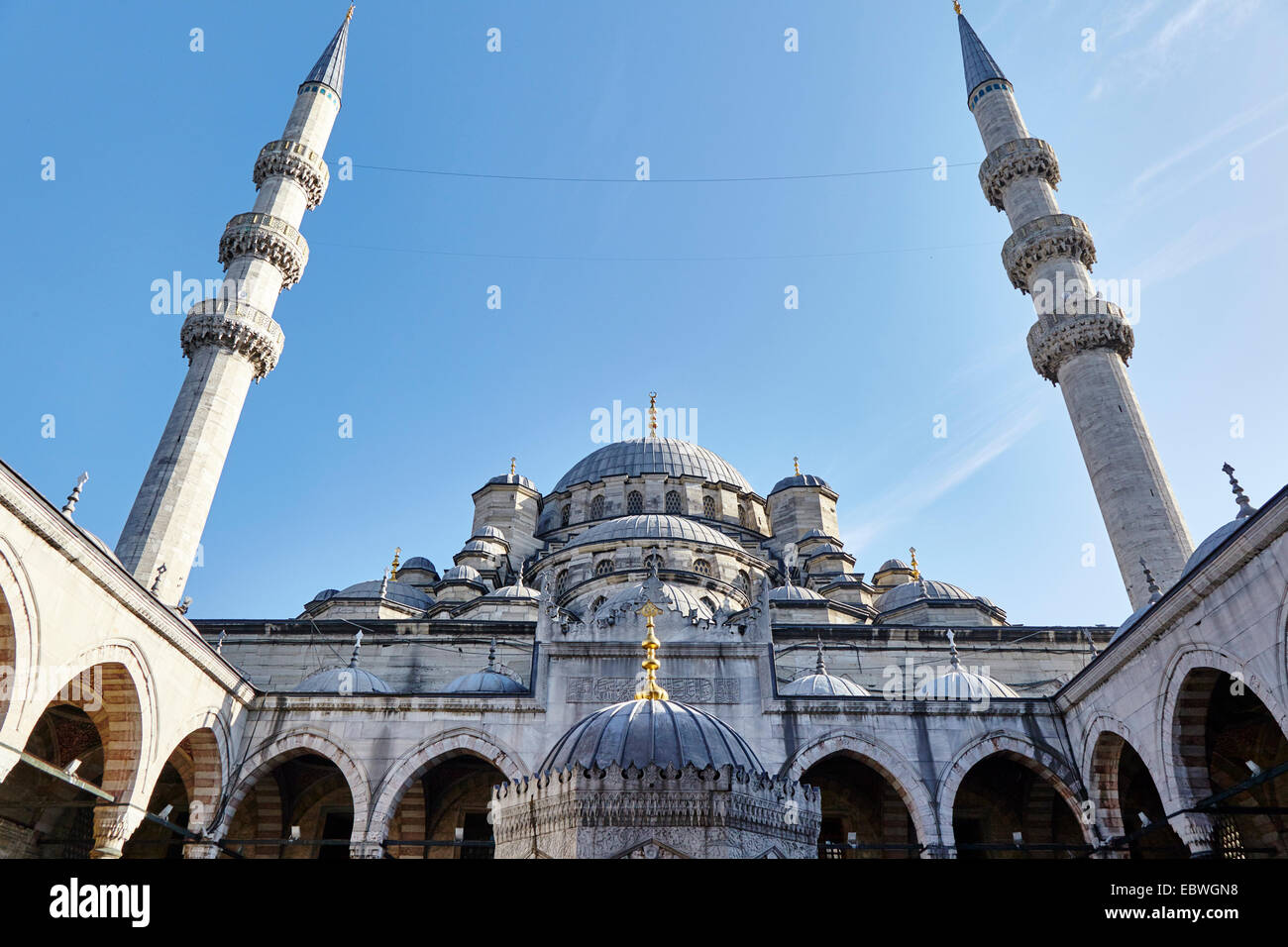 Sultan Ahmed Blue Mosque courtyard Stock Photo - Alamy