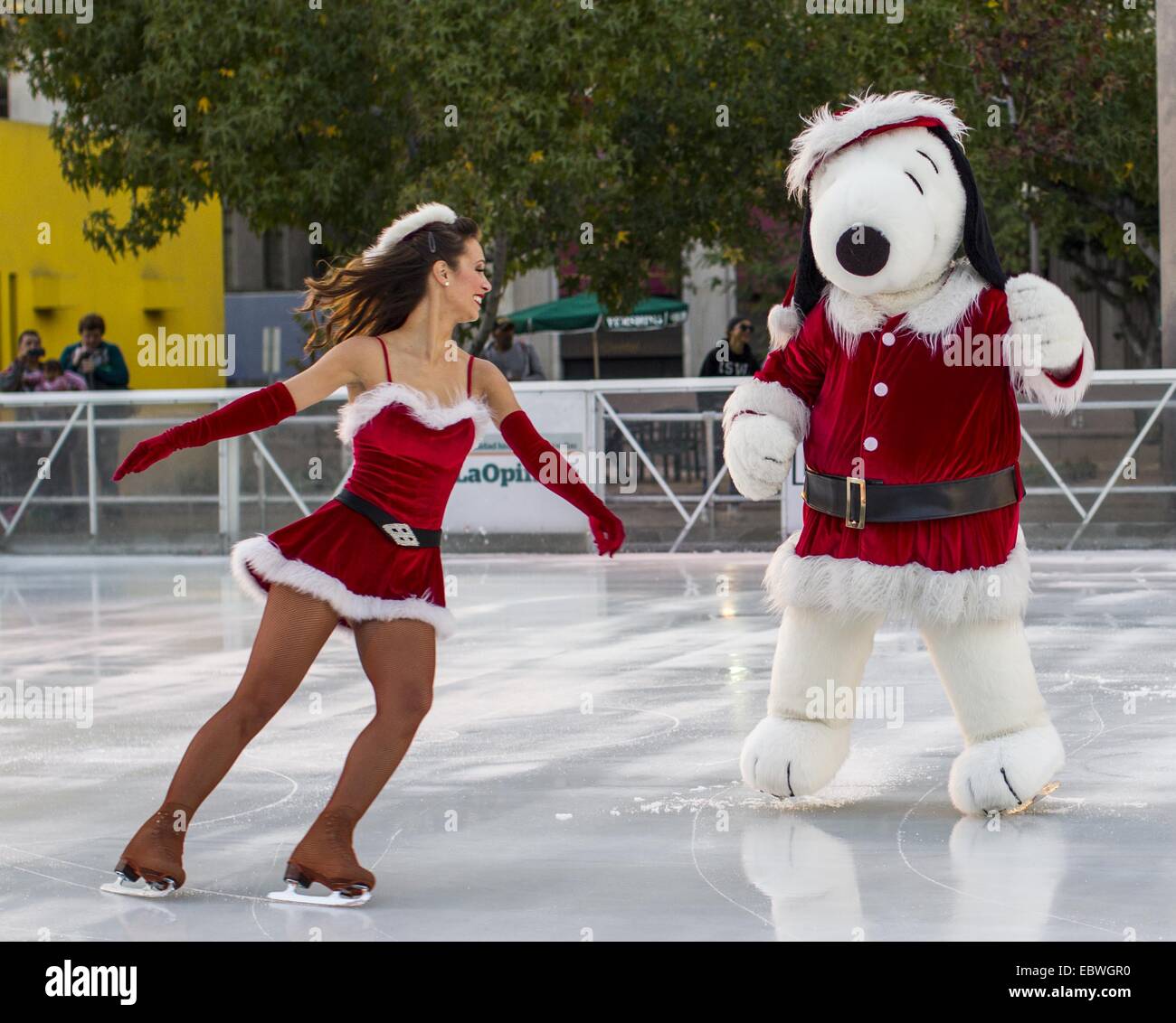 Snoopy ice hi-res stock photography and images - Alamy