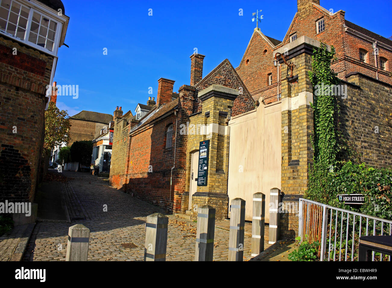 The main Cobbled street in the village of Upnor Stock Photo - Alamy