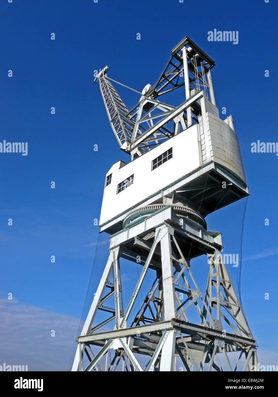 A view of a level luffing crane Stock Photo - Alamy