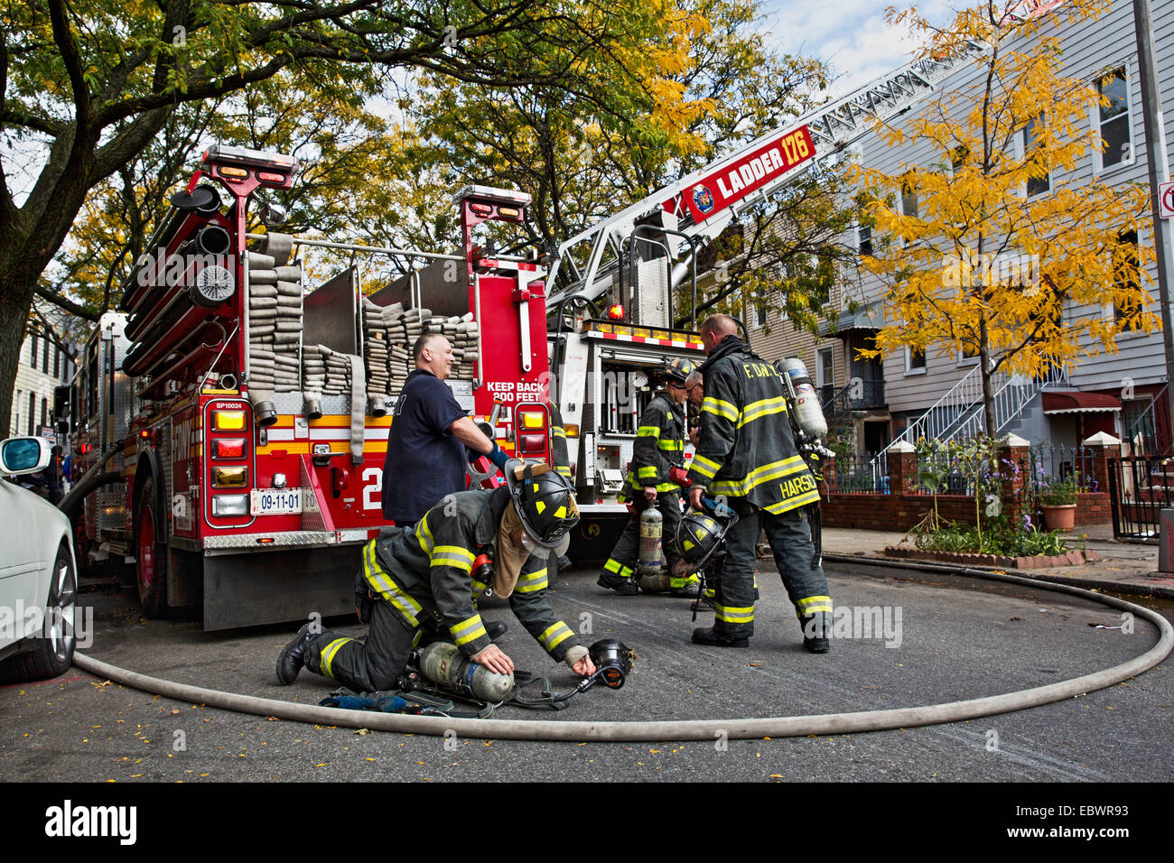 FDNY in action, 10-75, Brooklyn, Oct. 18, 2014 Stock Photo - Alamy