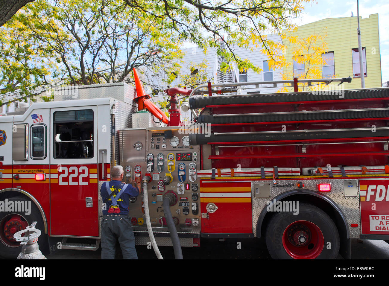 FDNY in action, 10-75, Brooklyn, Oct. 18, 2014 Stock Photo - Alamy