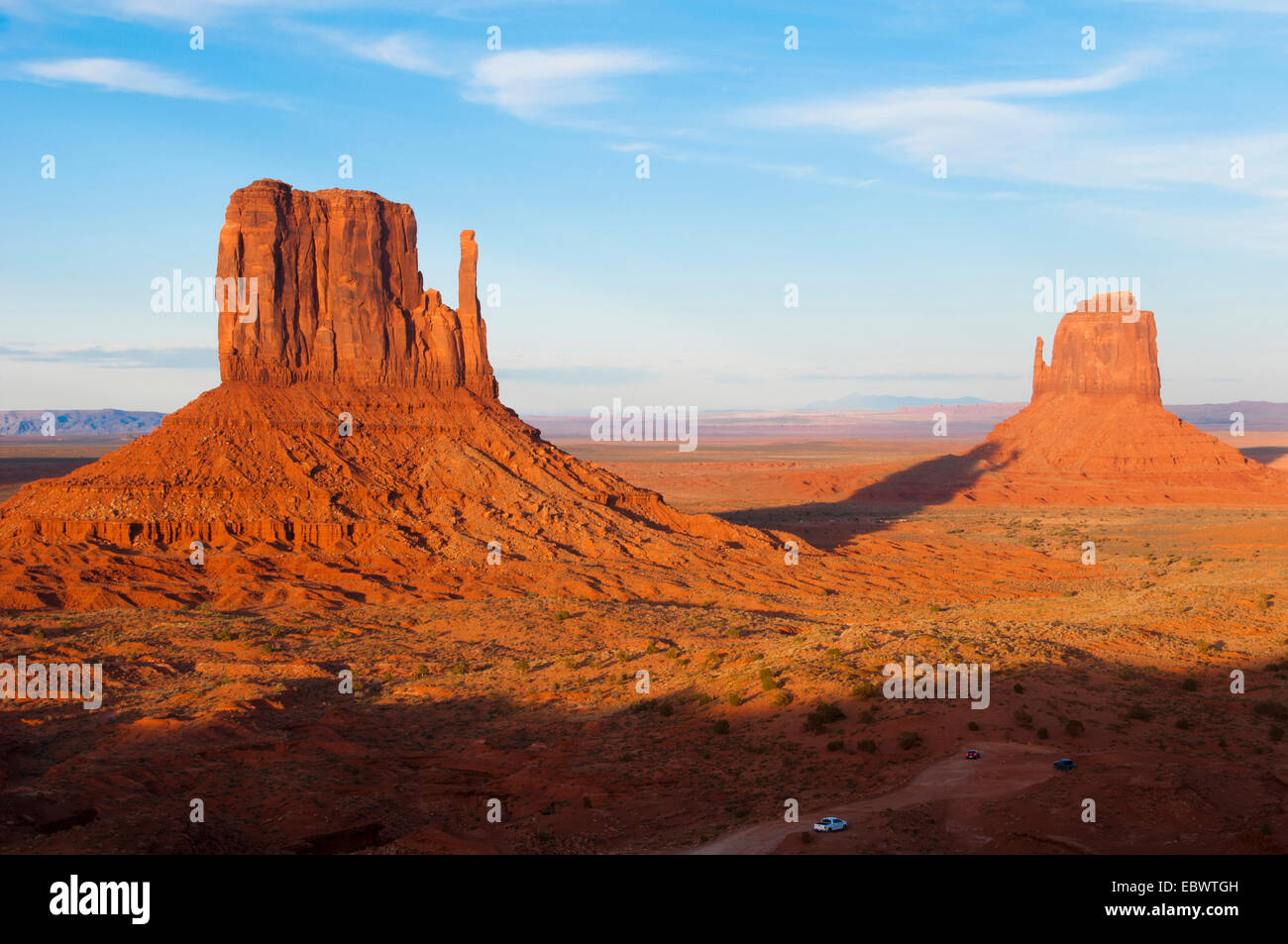 Monument Valley at sunset, USA, Utah, Monument Valley National Park ...
