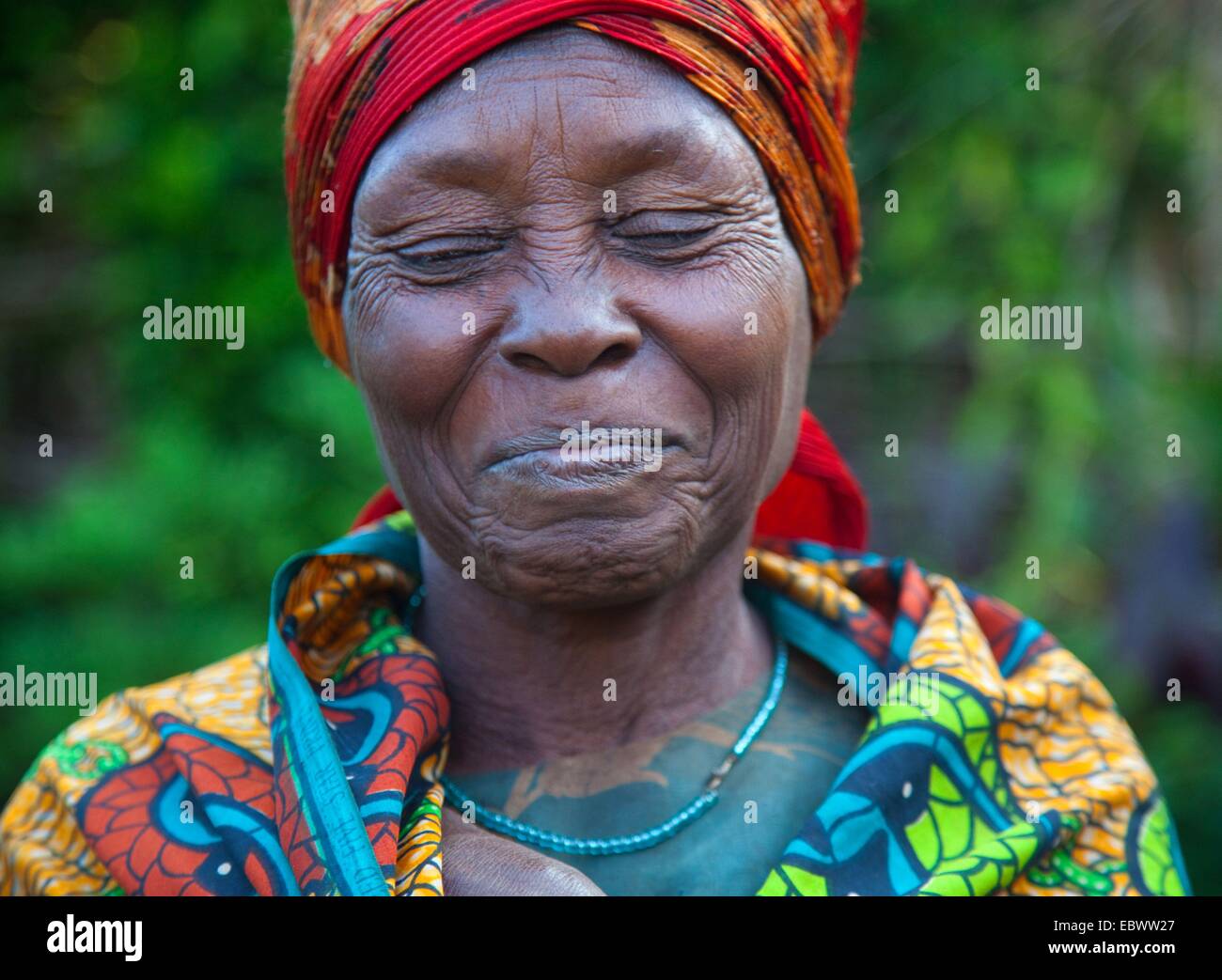 Village smiling faces hi-res stock photography and images - Alamy