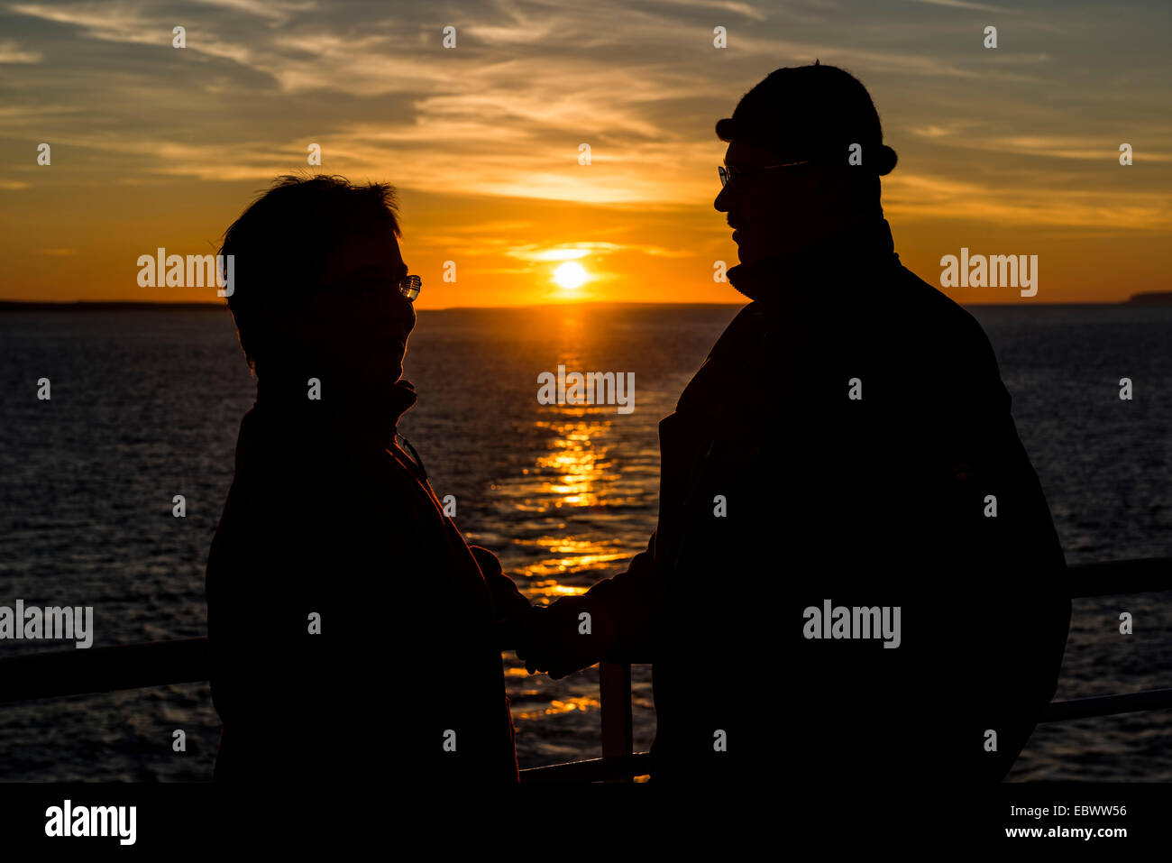 Cruise ship couple hi-res stock photography and images - Alamy