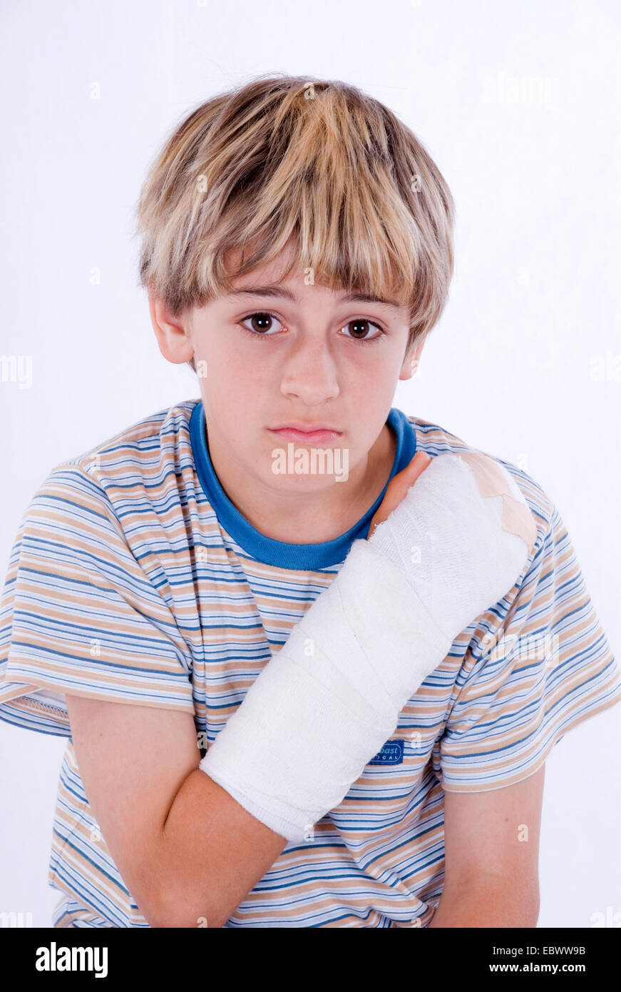 Boys arm in plaster cast hi-res stock photography and images - Alamy