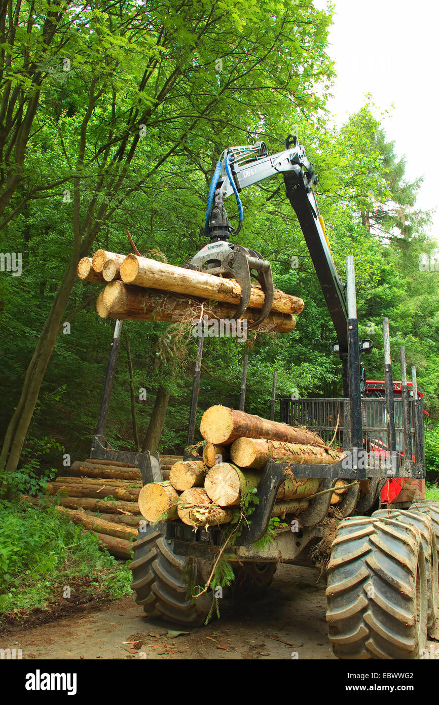 Forwarder with timber hi-res stock photography and images - Alamy