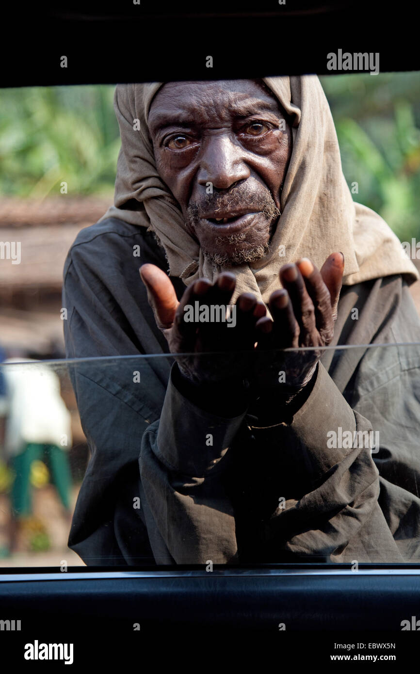 African man, rural, elderly hi-res stock photography and images - Alamy