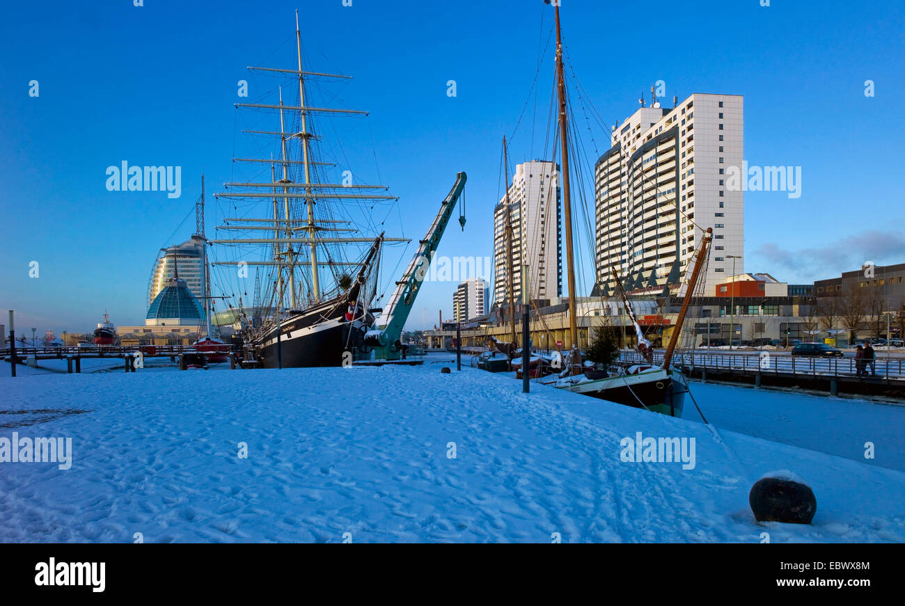 skyline with Columbus Center, German Maritime Museum and Hotel Sail ...