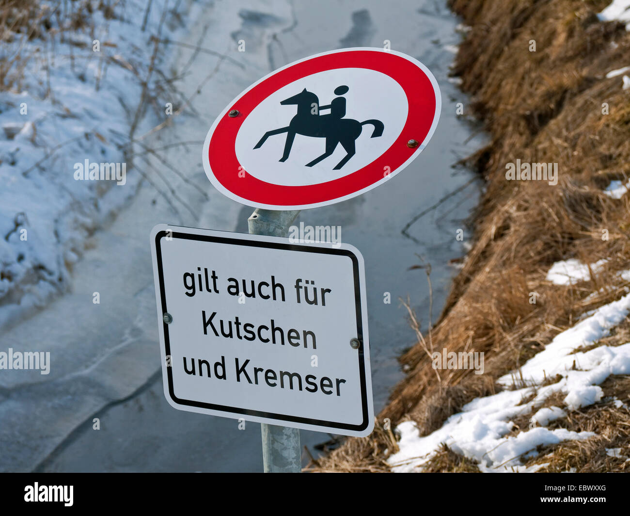 Carriages sign hi-res stock photography and images - Alamy