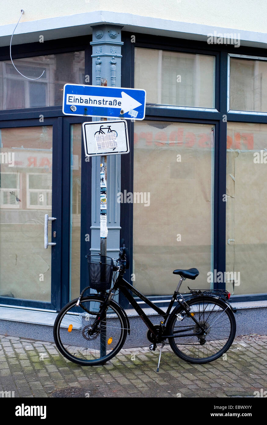 Fixed sign hi-res stock photography and images - Alamy