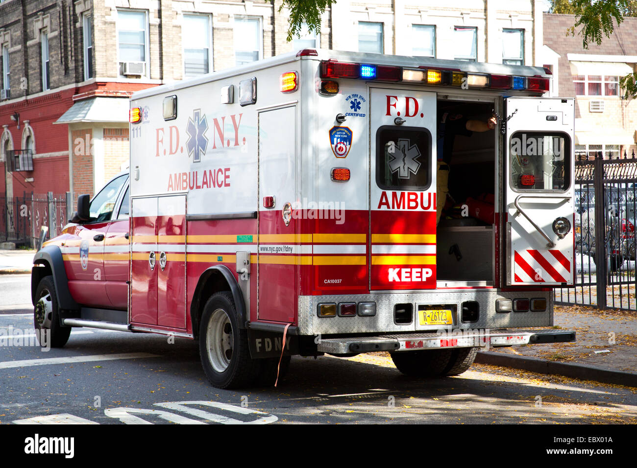 Fdny ambulance hi-res stock photography and images - Alamy