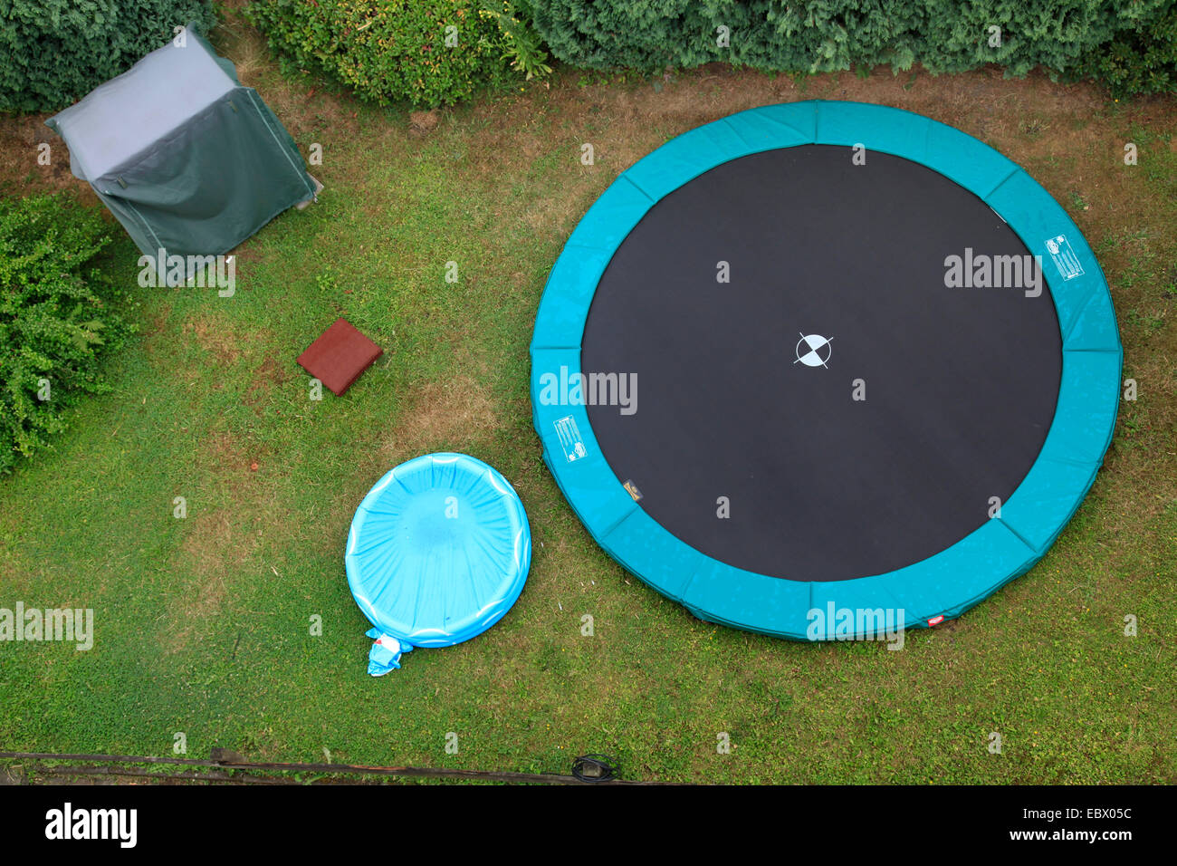 trampoline and paddling pool in garden Stock Photo - Alamy